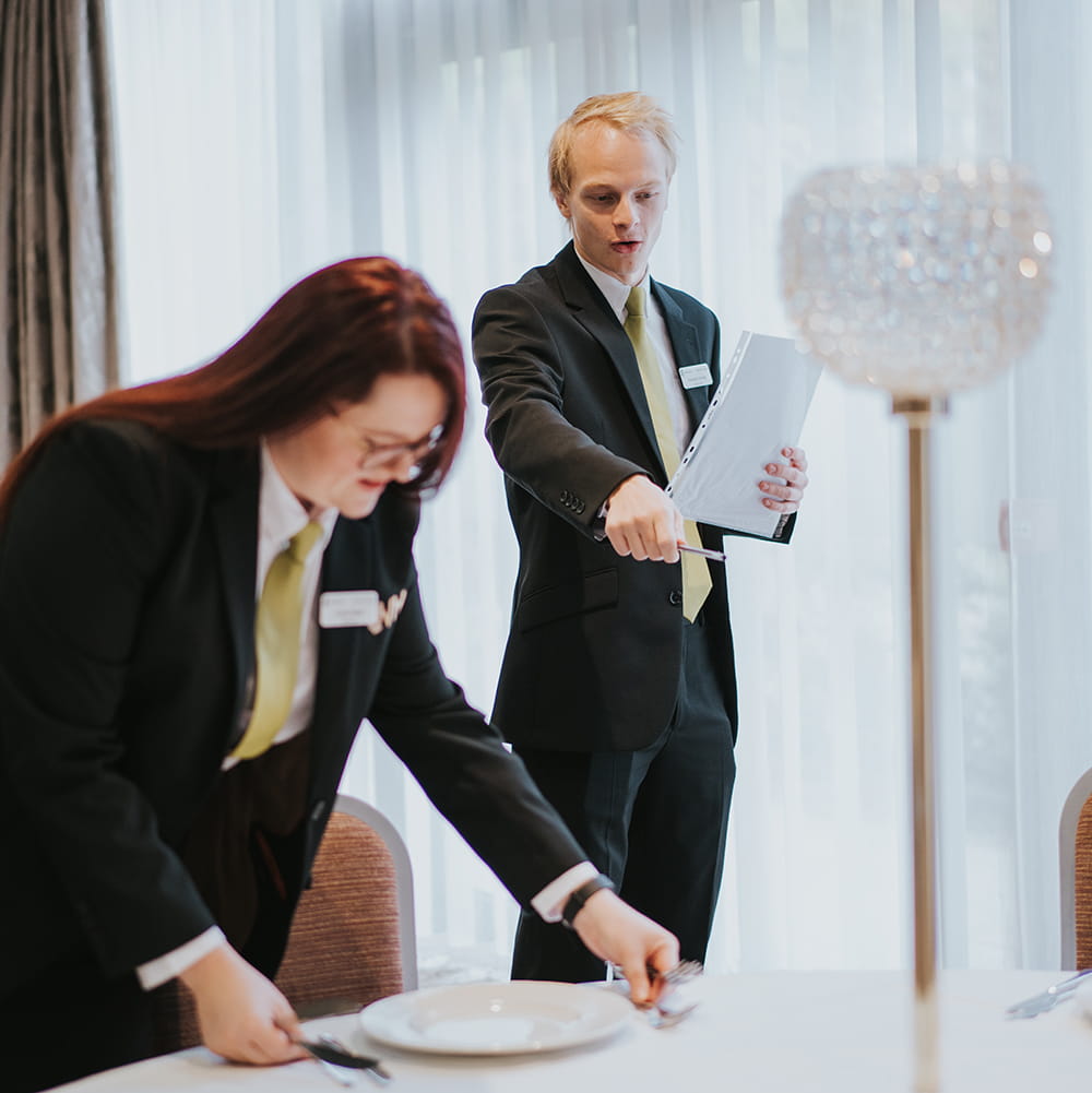 Essential Skills for Hotel and Hospitality Front Desk Officers ...